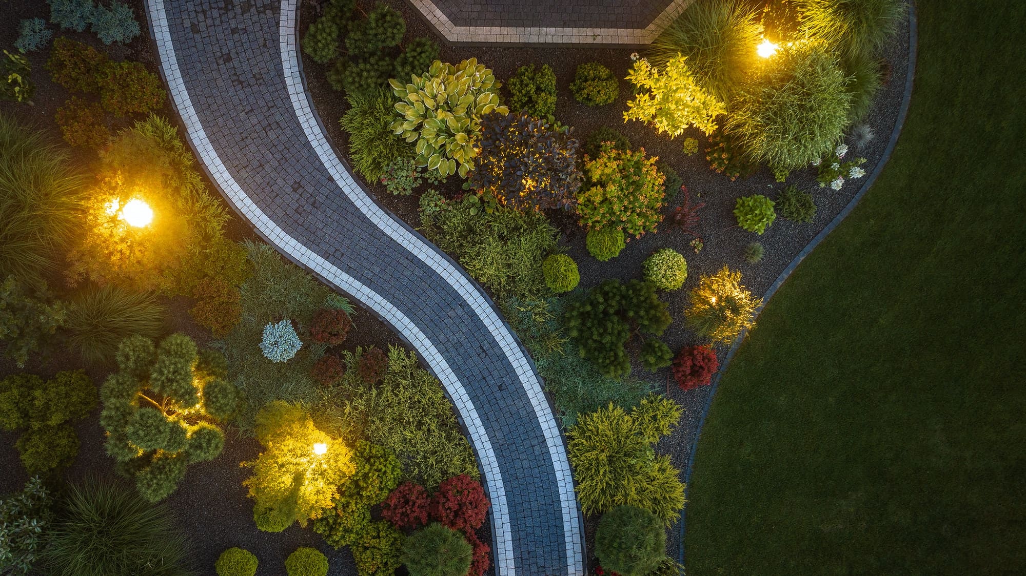 Estate Lighting Tips for Large Outdoor Landscapes